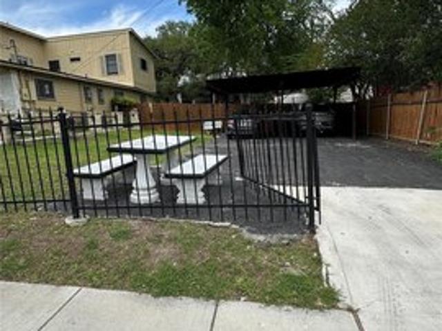 3116 E 12th St, Austin, TX 78702