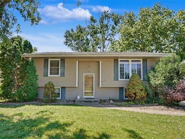 3116 E 41st Ct, Des Moines, IA 50317