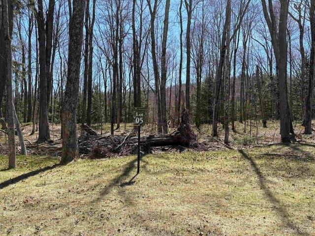 3116 Hemlock Dr, Marquette, MI 49855