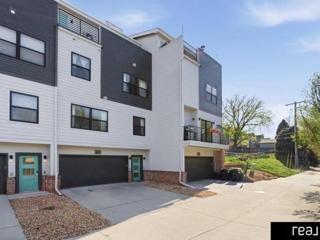 3117 Mayberry Plz, Omaha, NE 68105
