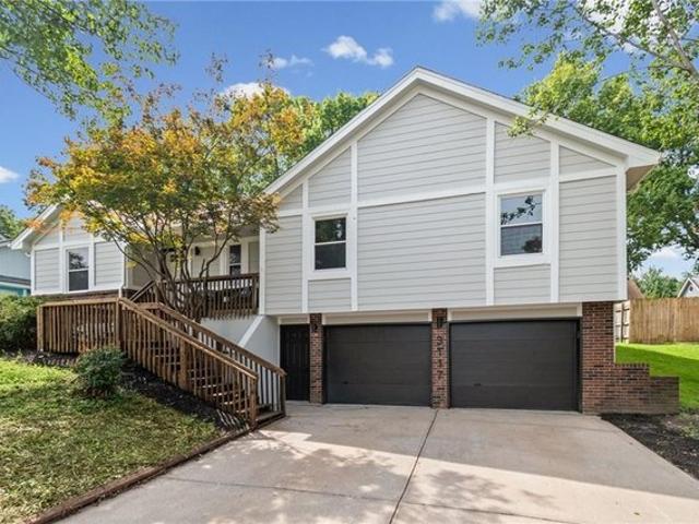 3117 NE 71st St, Gladstone, MO 64119
