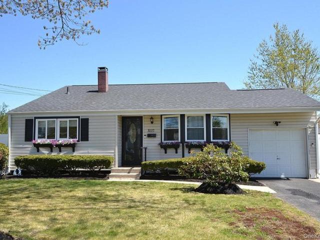 3117 Newport Ave, Medford, NY 11763