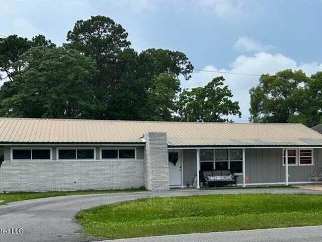 3117 Beachview Dr, Ocean Springs, MS 39564
