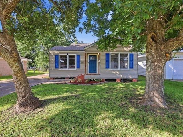 3118 Main Ave, Groves, TX 77619