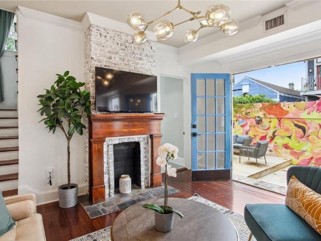 3118 Burgundy Street