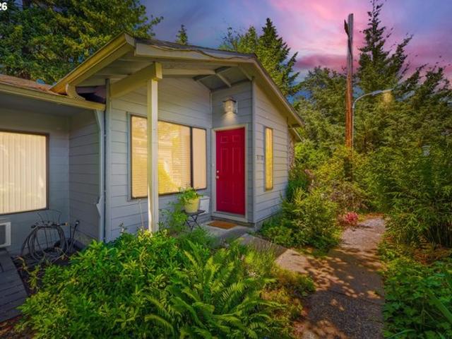 3118 SW Carson St, Portland, OR 97219