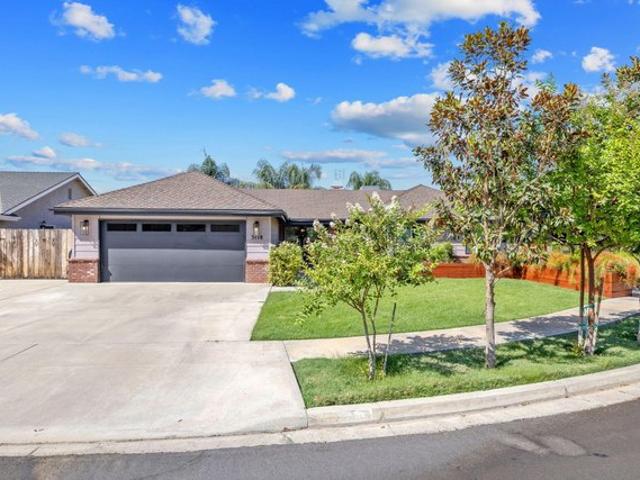 3118 W Dorothea Ave, Visalia, CA 93277