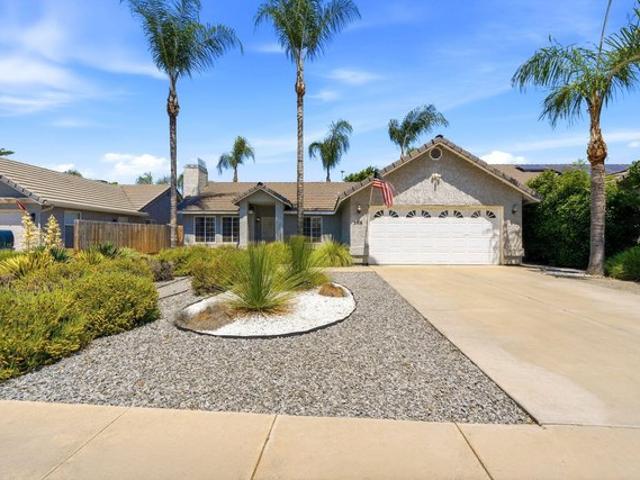 3118 W Loyola Ct, Visalia, CA 93277