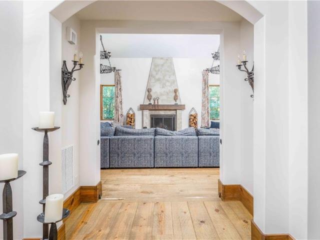 3118 W Roxboro Road NE
