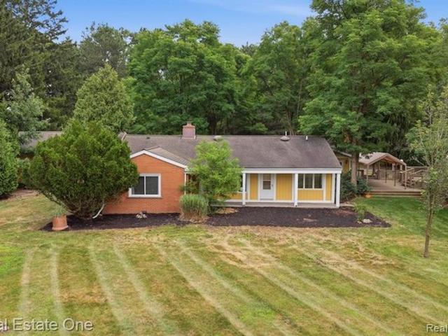 31198 Martindale Rd, Lyon Township, MI 48165