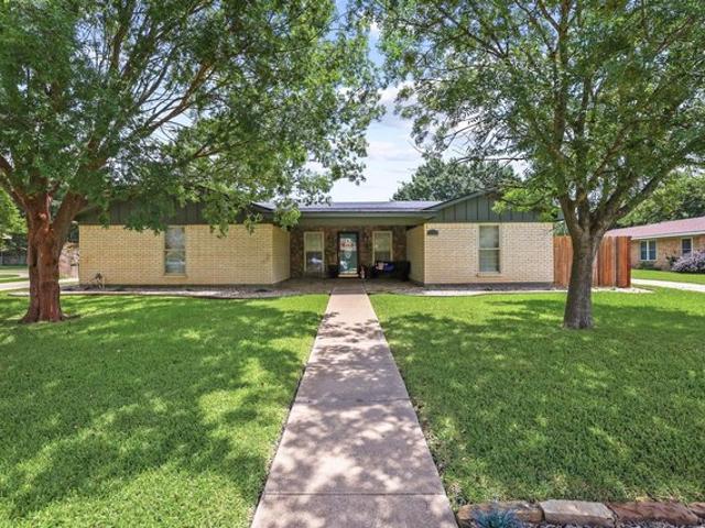 3119 Mimosa Dr, Sherman, TX 75092