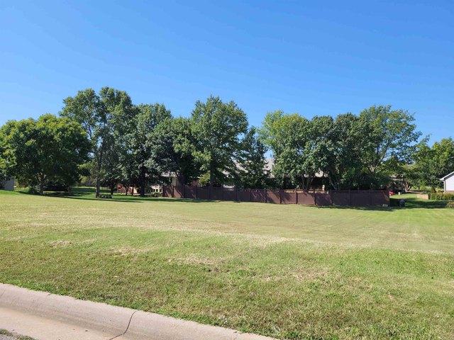 3119 Elwell Dr, Winfield, KS 67156