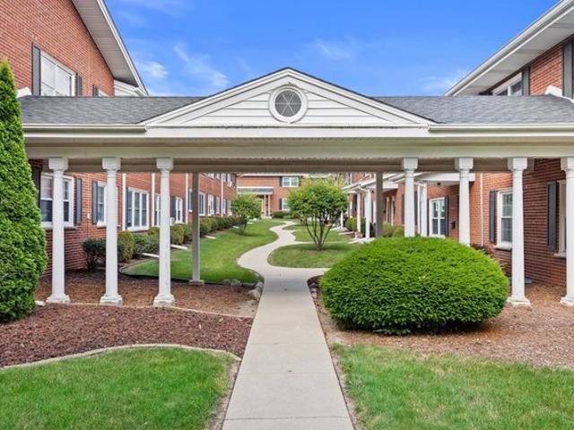 3119 S 122nd St Apt 2, West Allis, WI 53227