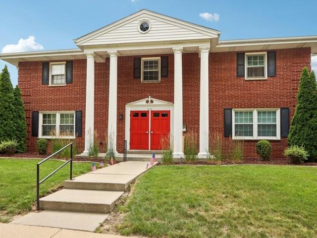 3119 S 122nd St Apt 5, West Allis, WI 53227