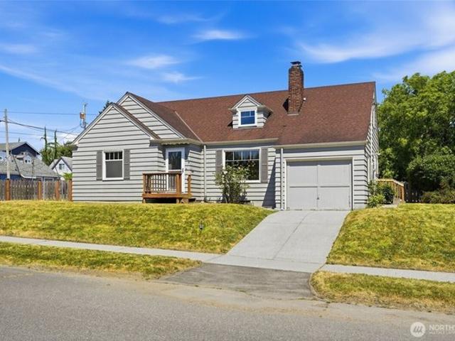 3119 25th St, Everett, WA 98201