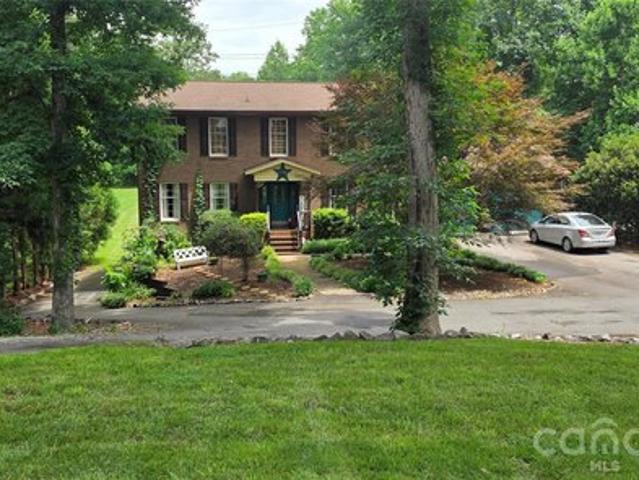 3110 Ninth Tee Dr, Newton, NC 28658