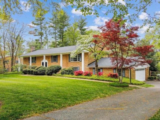 3110 Trenholm Dr, Oakton, VA 22124