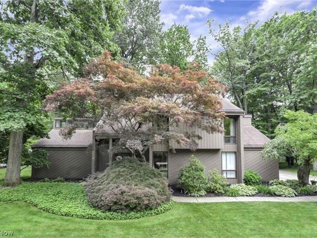 31115 Roxbury Park Dr, Bay Village, OH 44140