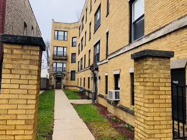 31117765 3808 W Irving Park Rd #15