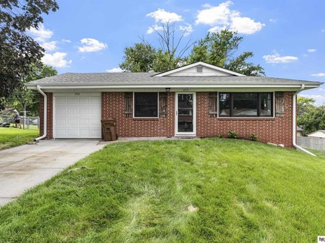 3111 Blue Ridge Dr, Bellevue, NE 68147