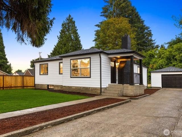 3111 Greenwood Ave W, University Place, WA 98466