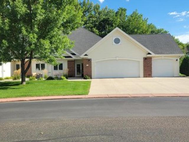 3111 Longbow Ct, Grand Forks, ND 58203