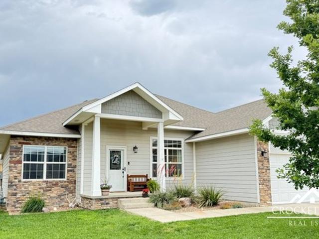 3111 Park View Dr, Garden City, KS 67846