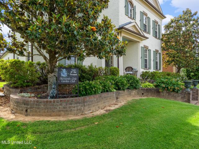 3111 W Beauvoir Place