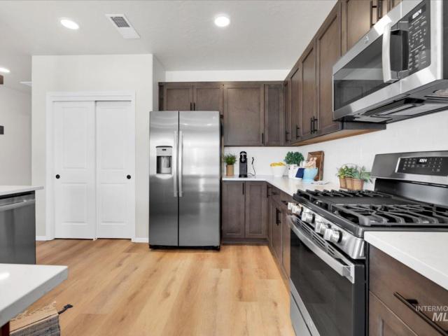 3112 N Lake Moreno Pl