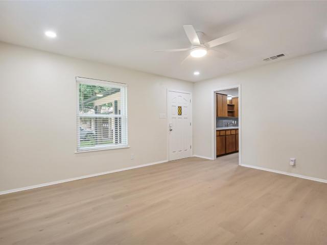 3112 Crosscreek Dr