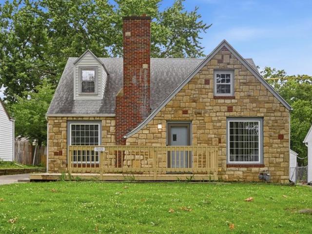 3112 SW 11th St, Topeka, KS 66604