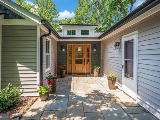 3113 Lakeview Parkway