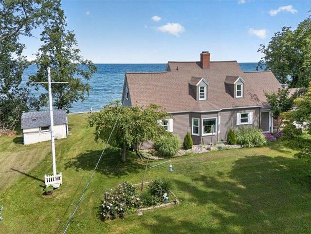 3113 Lake Rd, Williamson, NY 14589