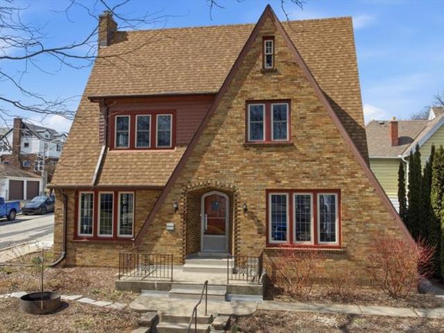 3113 S Pennsylvania Ave, Milwaukee, WI 53207