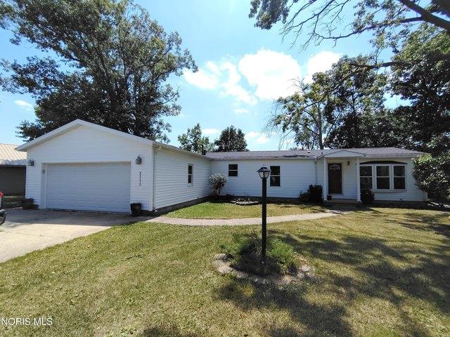 3113 Sandlewood Dr, Defiance, OH 43512