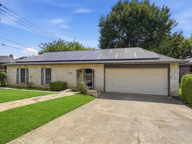 3113 Spring Lake Dr, Bedford, TX 76021