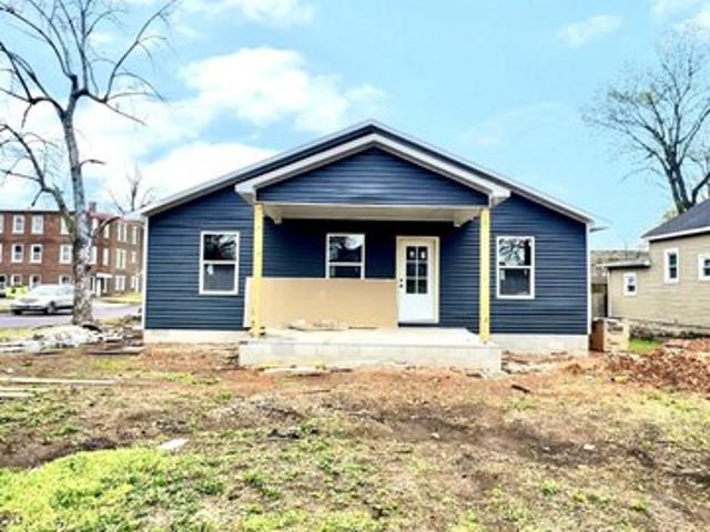 311 3rd St, Monett, MO 65708