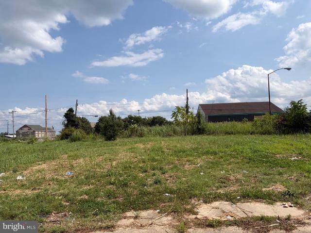 311 313 W 3Rd Street
