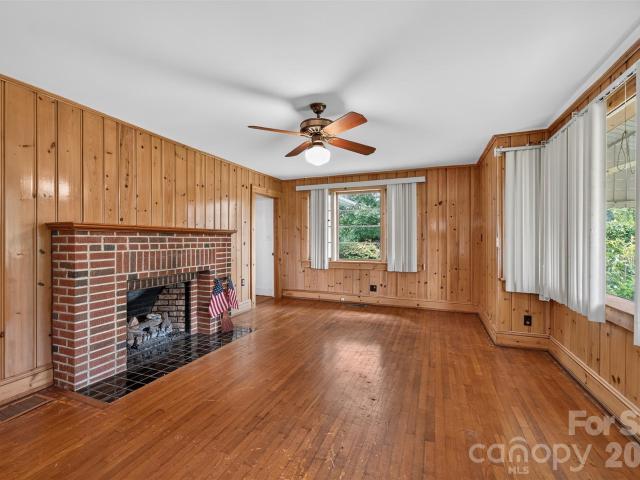 311 33rd Street Drive SE