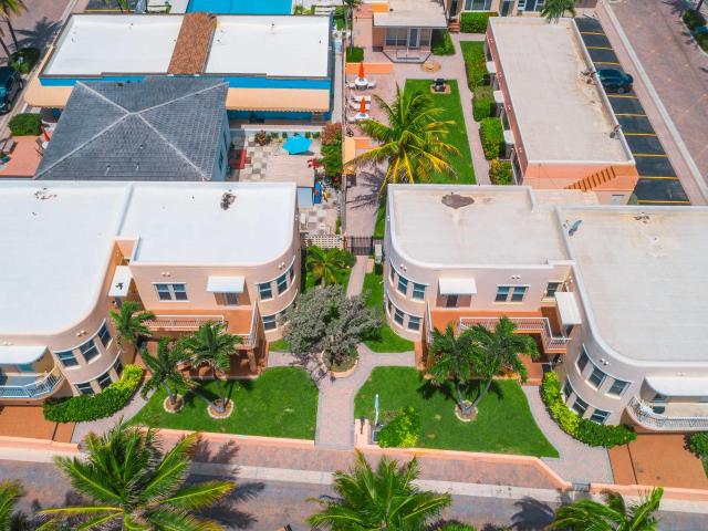 311 Connecticut St, Unit 4, Hollywood, FL 33019 | MLS #B26015 | Compass