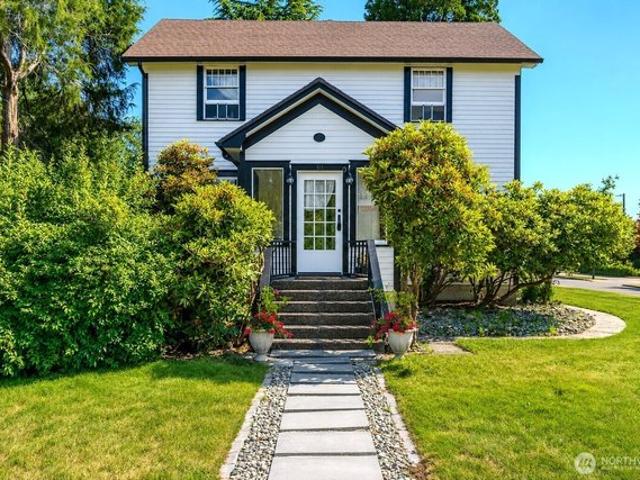 311 Cherry St, Blaine, WA 98230