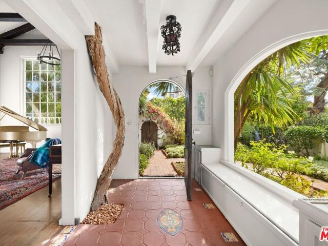 311 Amalfi Dr, Santa Monica, CA 90402 | MLS #26690 | Compass