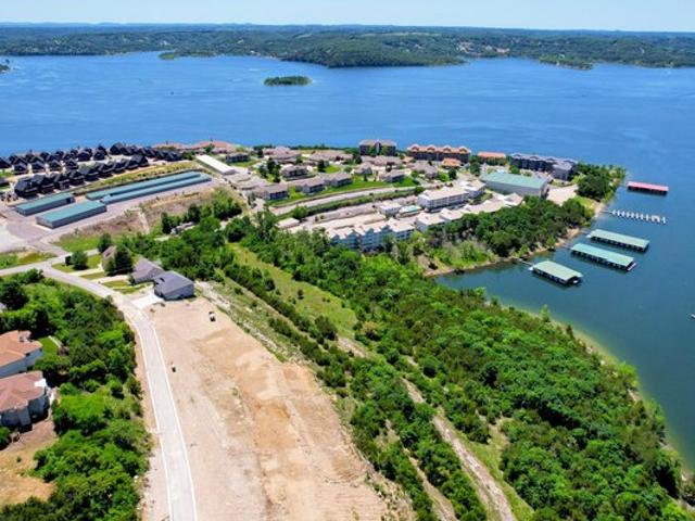 311 Bay View Dr, Hollister, MO 65672