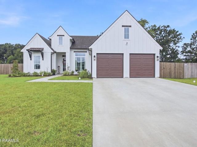 311 Benson Grove Dr, Youngsville, LA 70592