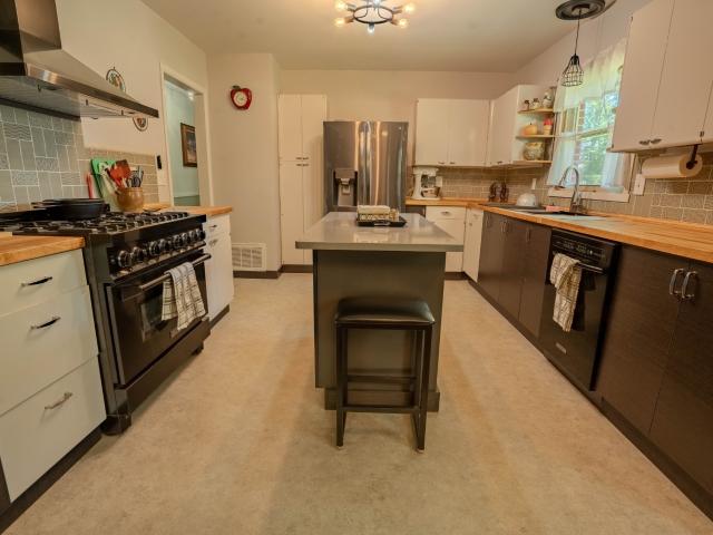 311 Gale Ln