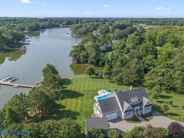 311 Grove Point Rd, Kilmarnock, VA 22482