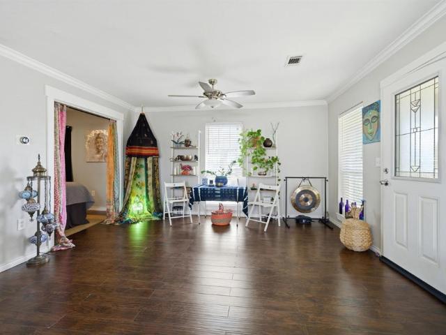 311 Guthrie St, Dallas, TX 75224 | Compass
