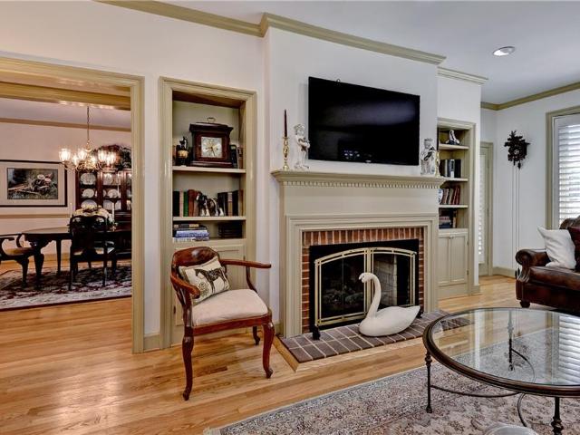 311 Dogleg DR