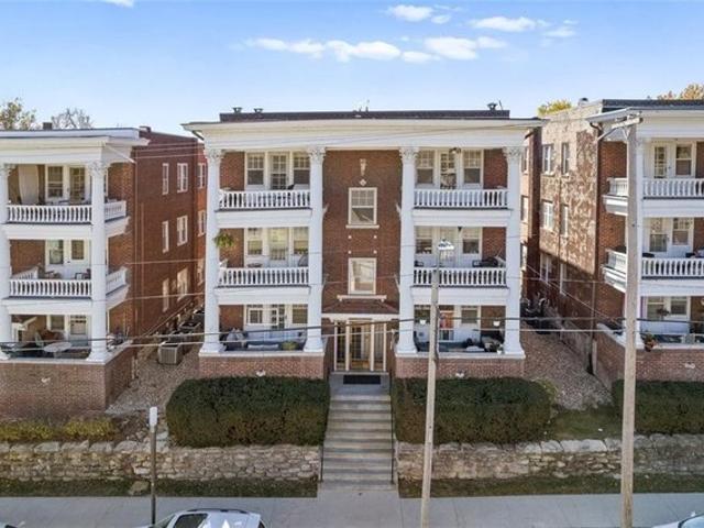 311 E 43rd St Apt 3W, Kansas City, MO 64111