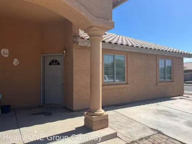 311 E. Aquila Street Unit B 311 E. Aquila Street